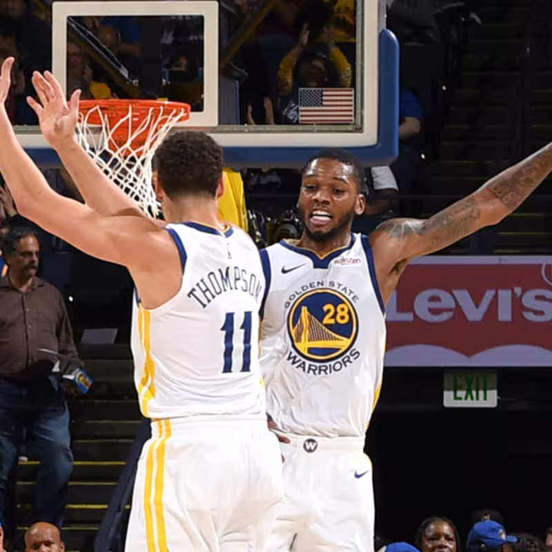 Kerr y Thompson elogian a Alfonzo McKinnie | Blogdebasket.com